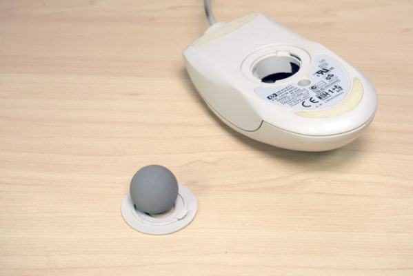 Esferográfica com a bolinha do mouse – Ovelha Elétrica